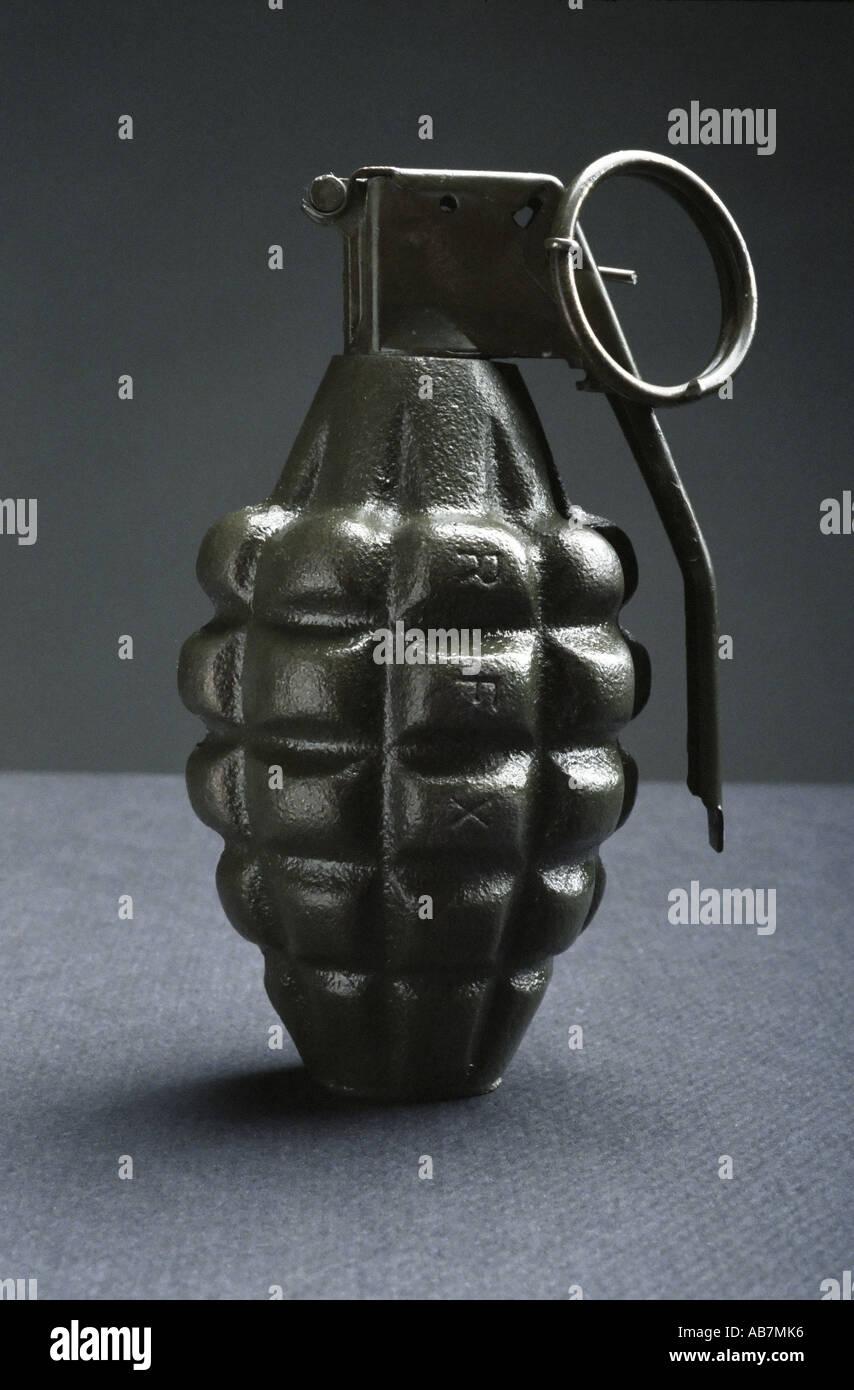 Hand grenade -Fotos und -Bildmaterial in hoher Auflösung – Alamy