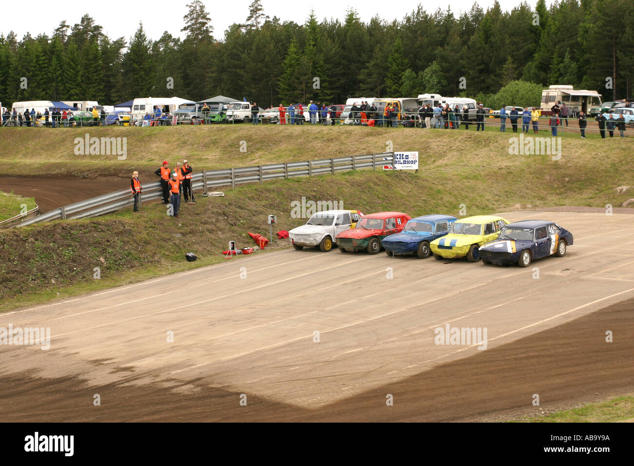Auto gras rennen -Fotos und -Bildmaterial in hoher Auflösung – Alamy