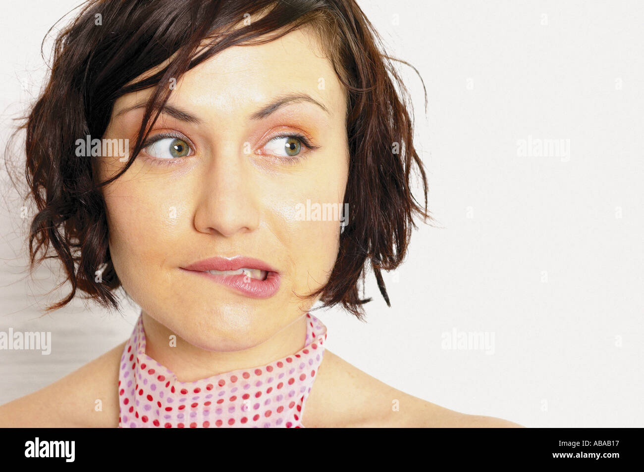 Biting lip -Fotos und -Bildmaterial in hoher Auflösung – Alamy