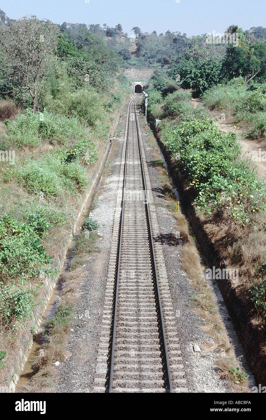Railway tunnel india -Fotos und -Bildmaterial in hoher Auflösung – Alamy