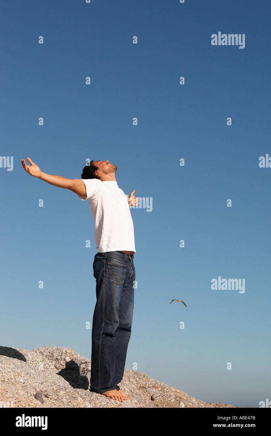 Arme breit -Fotos und -Bildmaterial in hoher Auflösung – Alamy