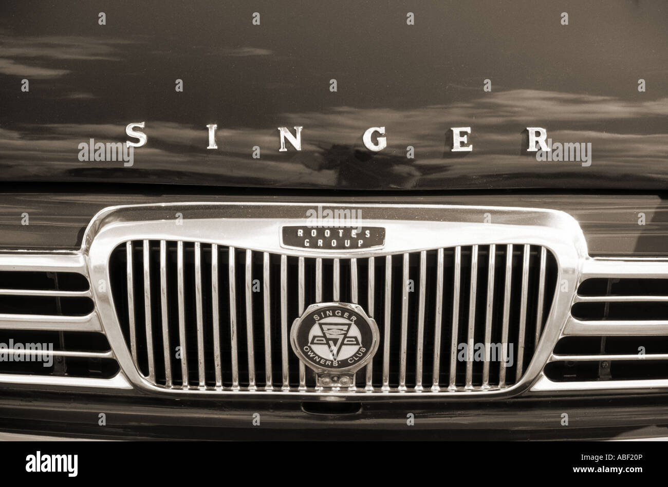 Singer car badge english car -Fotos und -Bildmaterial in hoher ...
