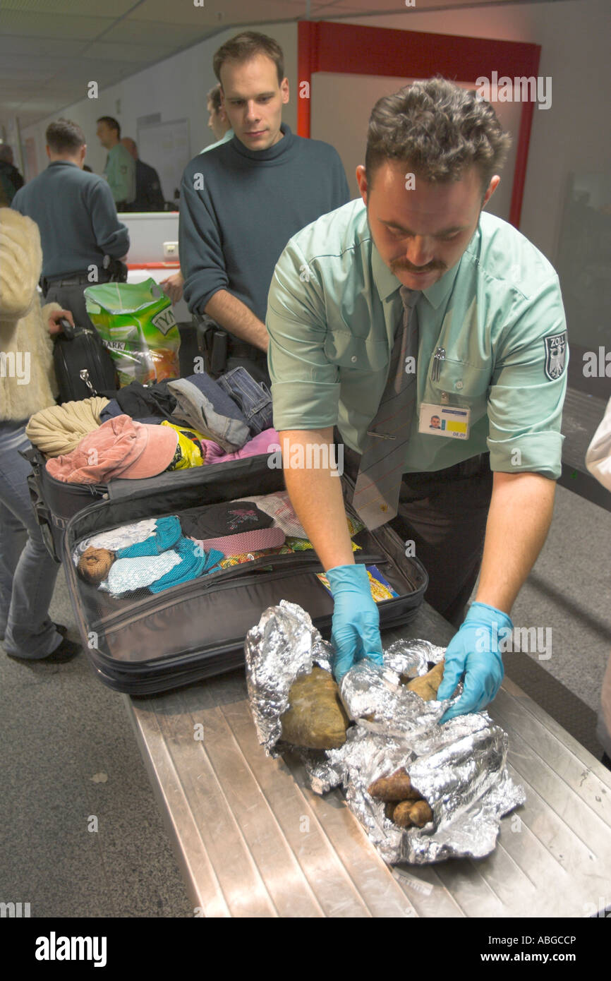 Zollbeamte deutschland germany -Fotos und -Bildmaterial in hoher ...