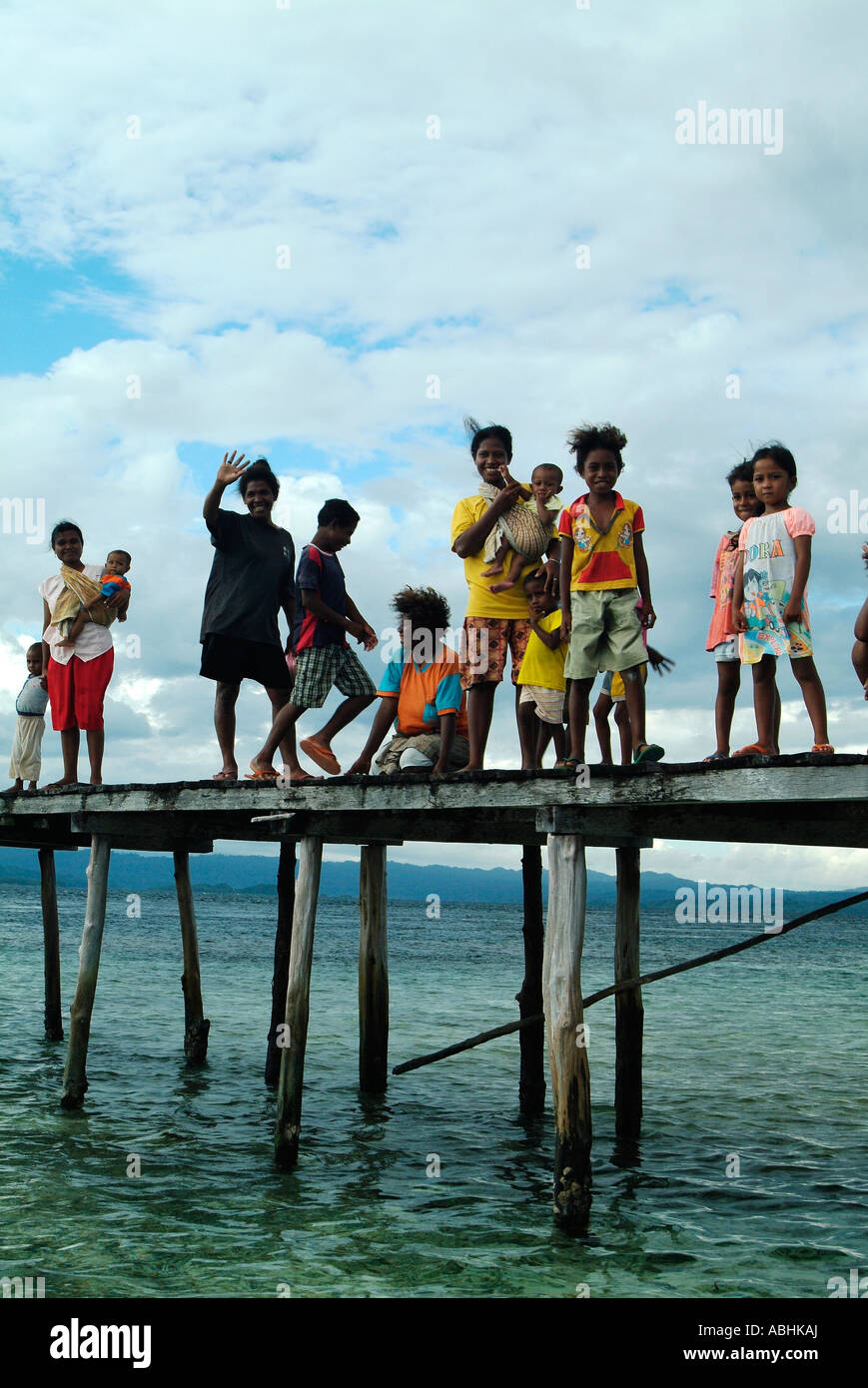 Raja ampat children -Fotos und -Bildmaterial in hoher Auflösung – Alamy