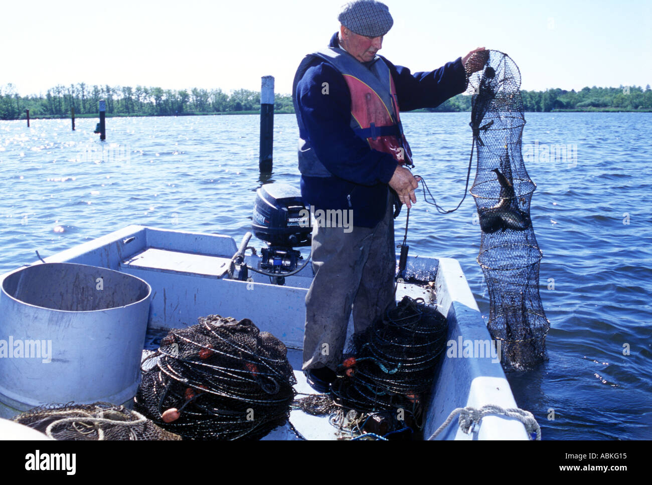Eel catcher -Fotos und -Bildmaterial in hoher Auflösung – Alamy