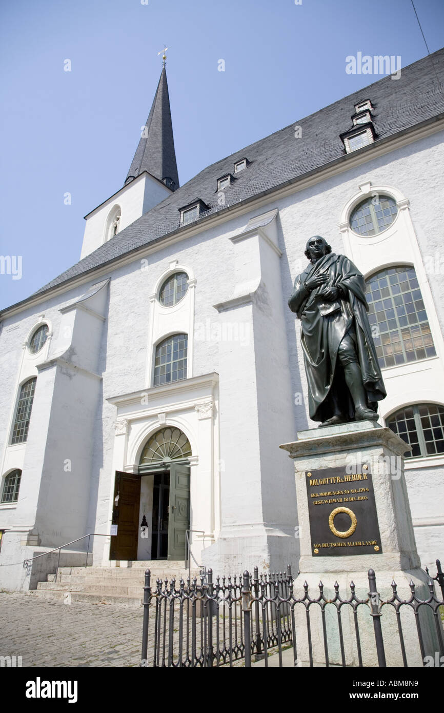 Stadtkirche-Kirche (Stadtkirche St. Peter und Paul) und Herder Statue ...