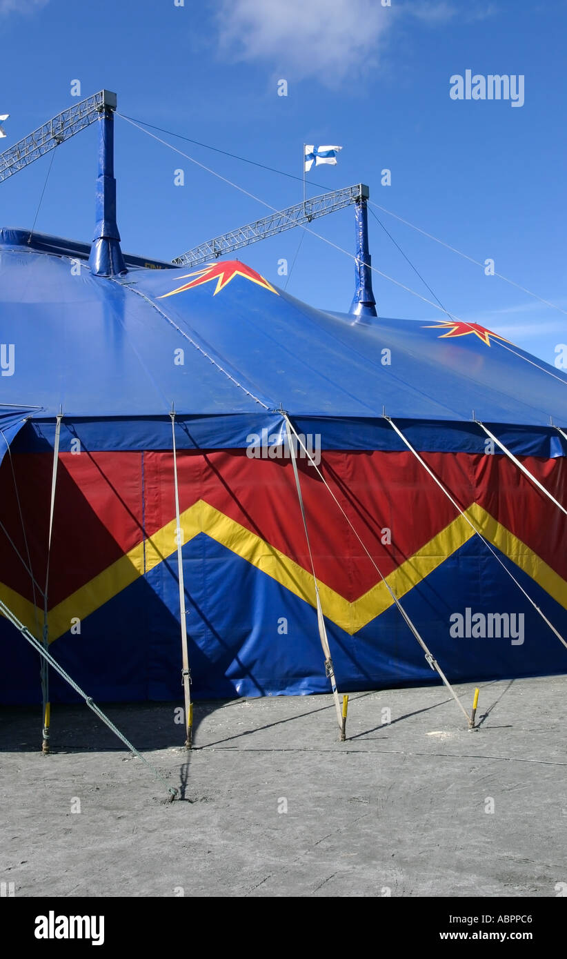 Travelling circus -Fotos und -Bildmaterial in hoher Auflösung – Alamy