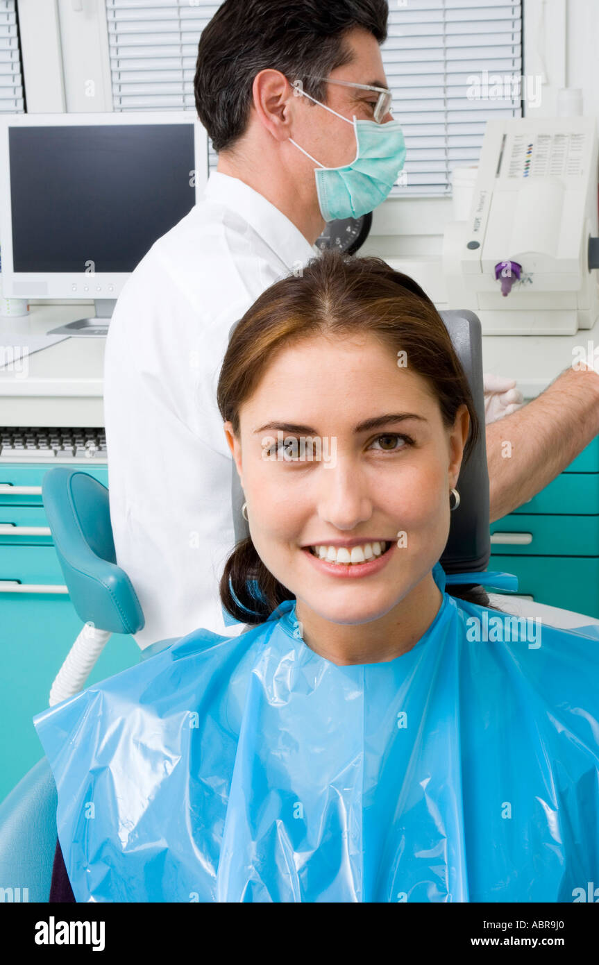 Dentist Ordination Treatment Woman Stockfotos & Dentist Ordination ...