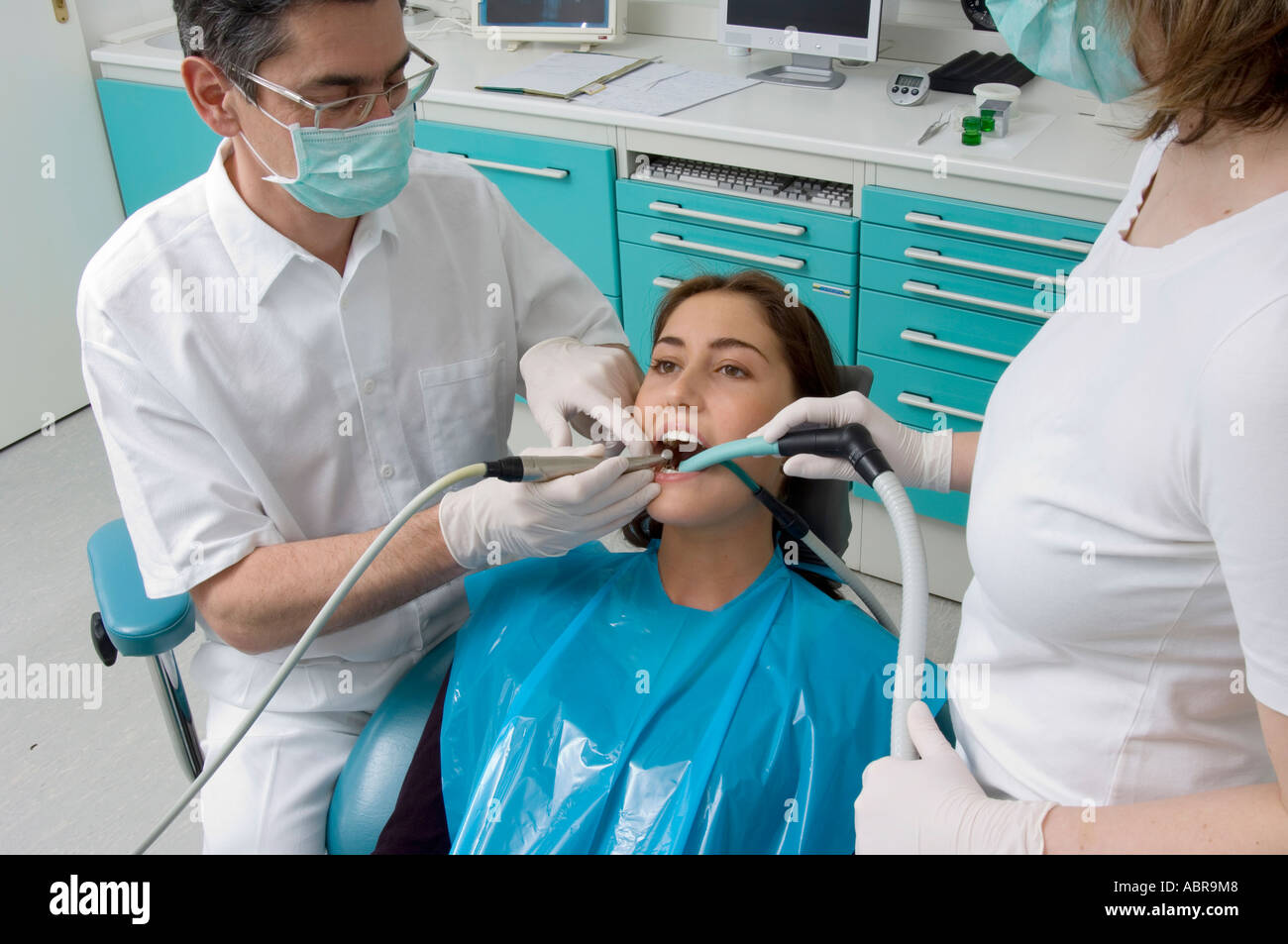 Dentist Ordination Treatment Woman Stockfotos & Dentist Ordination Treatment Woman Bilder - Alamy