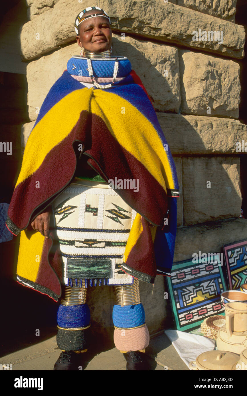 Ndebele traditional dress -Fotos und -Bildmaterial in hoher Auflösung ...