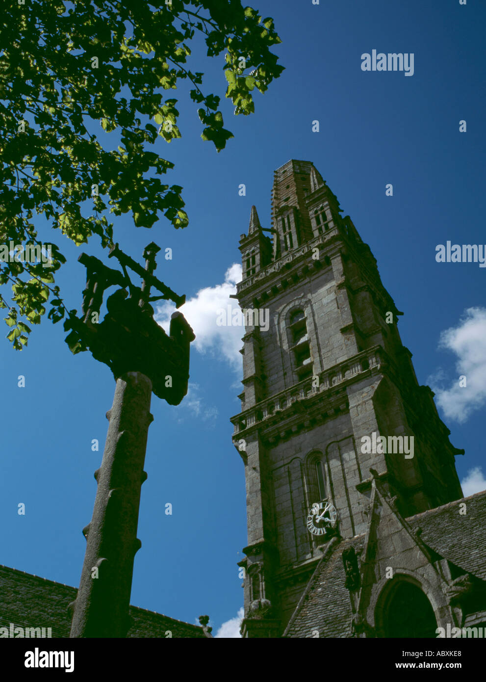 Calvaire von guimiliau -Fotos und -Bildmaterial in hoher Auflösung – Alamy