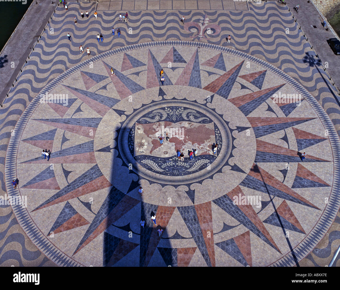 Das Mosaik Welt Karte Belem von Lissabon Portugal Stockfotografie - Alamy