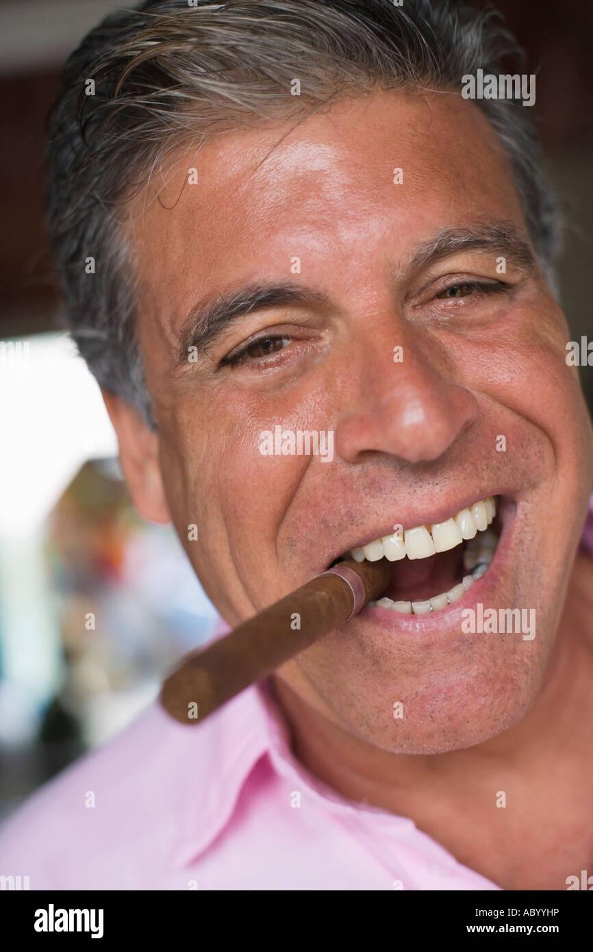 Zigarre Im Mund Stockfotos und -bilder Kaufen - Alamy