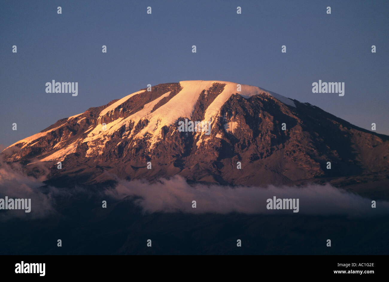 Blick auf den kilimandscharo von moshi -Fotos und -Bildmaterial in ...