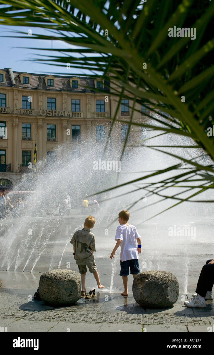 Deutschland Muenchen Karlsplatz Stachus Stockfotos und -bilder Kaufen ...