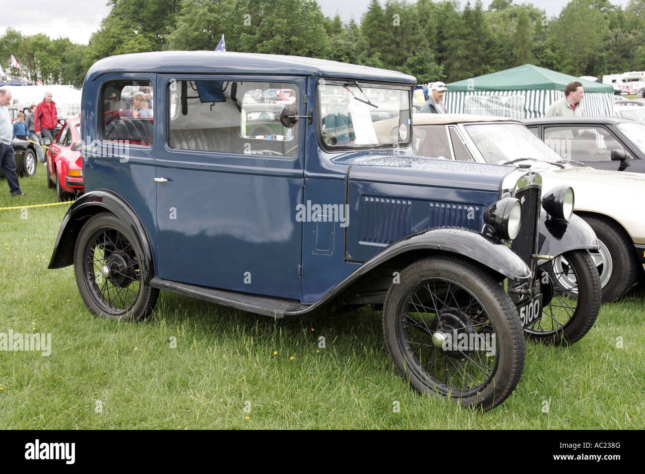 Automobilgeschichte blaues automobil -Fotos und -Bildmaterial in hoher ...