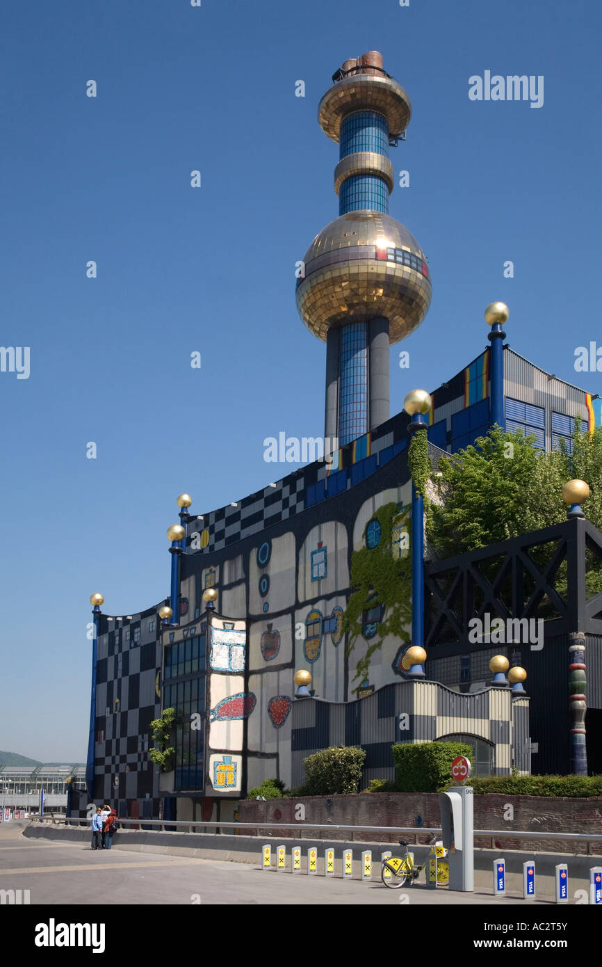 Wien Spittel Hundertwasser Gebäude in Spittelau Stockfotografie - Alamy
