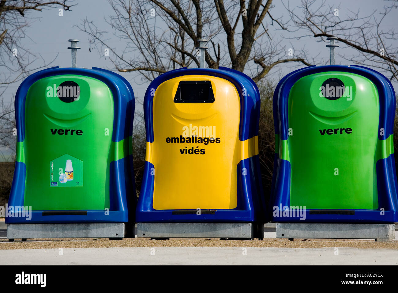 Recycling bins france -Fotos und -Bildmaterial in hoher Auflösung – Alamy