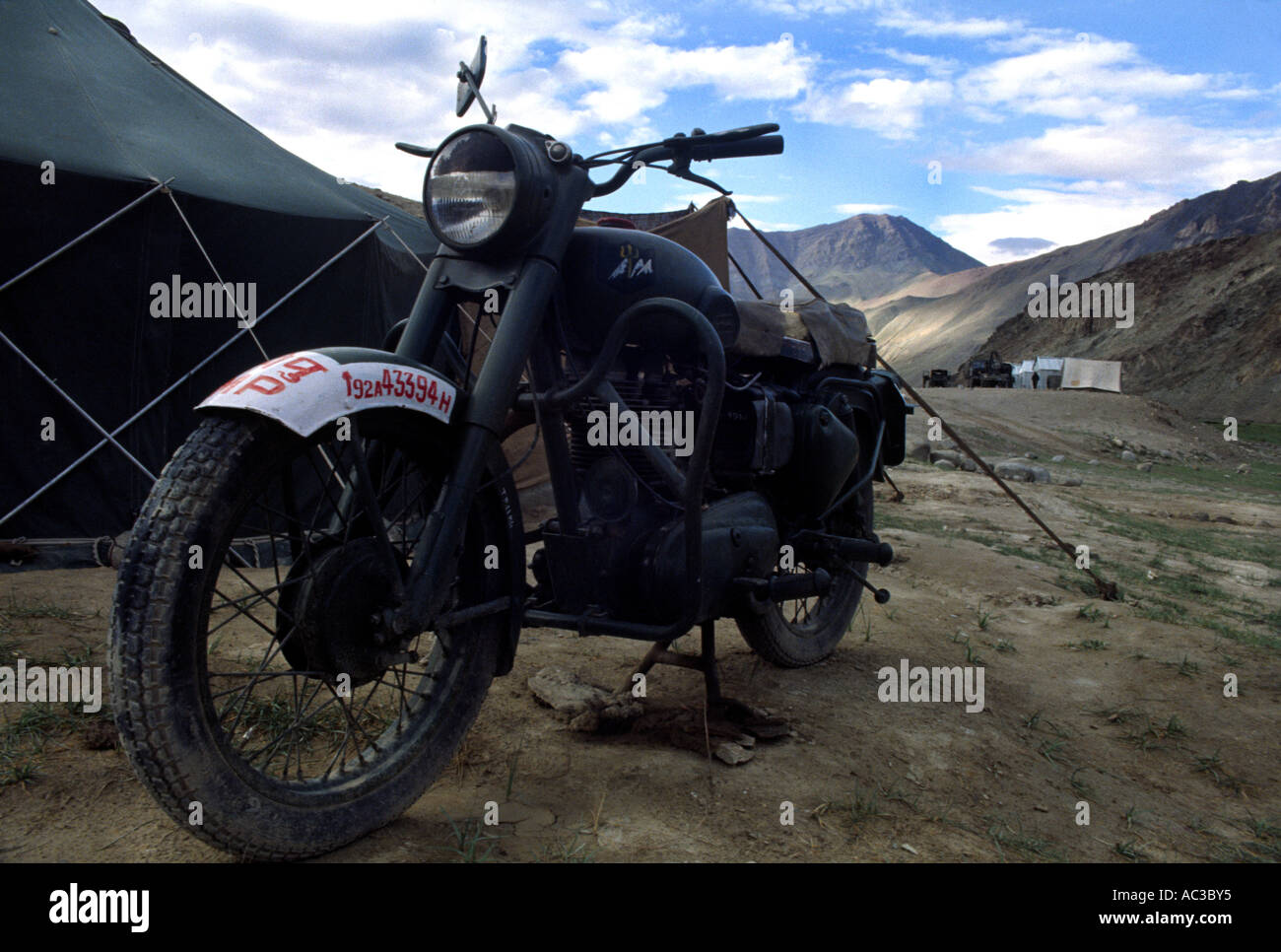 Armee fahrrad -Fotos und -Bildmaterial in hoher Auflösung – Alamy
