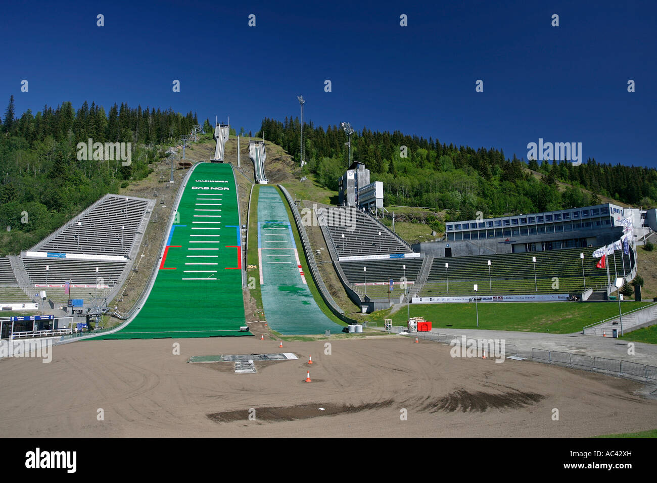 Lysgardsbakkene skisprungarena -Fotos und -Bildmaterial in hoher ...