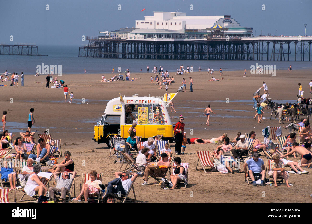 Blackpool im sommer -Fotos und -Bildmaterial in hoher Auflösung – Alamy