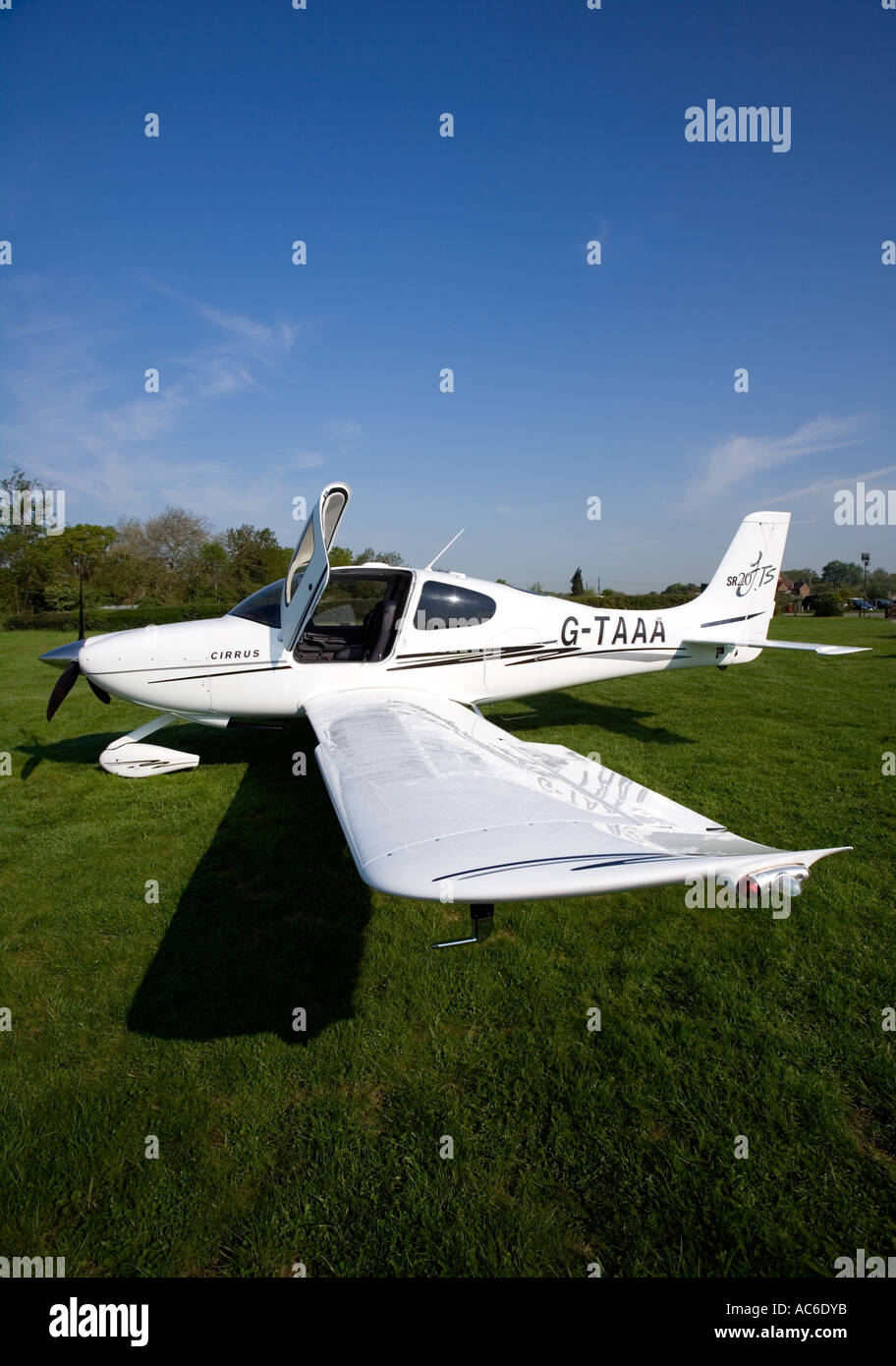 Cirrus sr20 -Fotos und -Bildmaterial in hoher Auflösung – Alamy