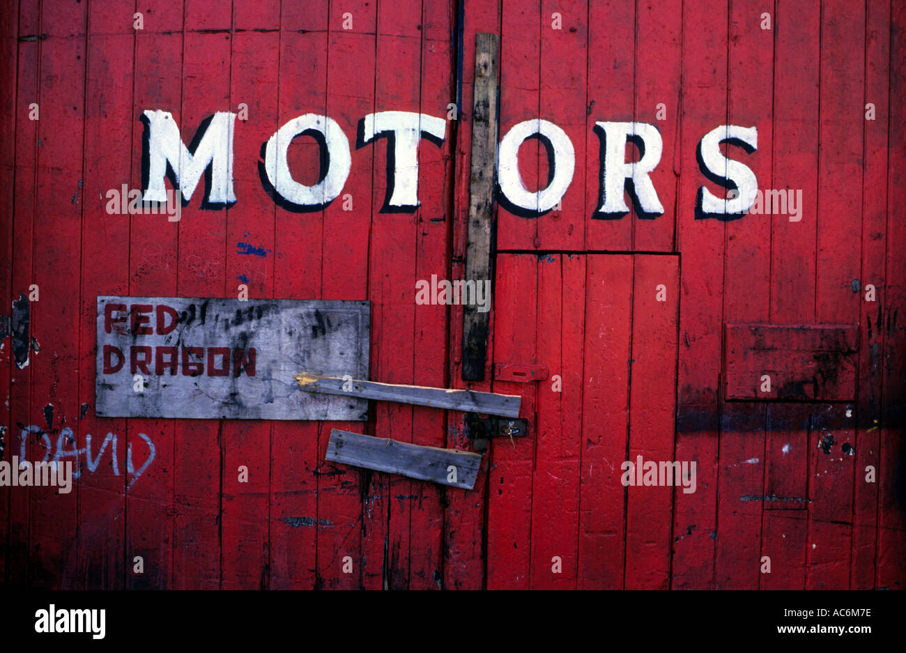 Backstreet garage -Fotos und -Bildmaterial in hoher Auflösung – Alamy