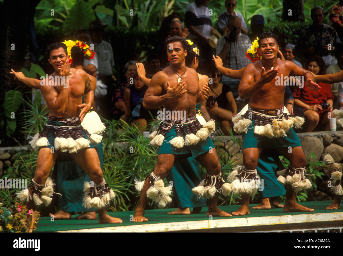 Hula Hawaiian And Samoan People