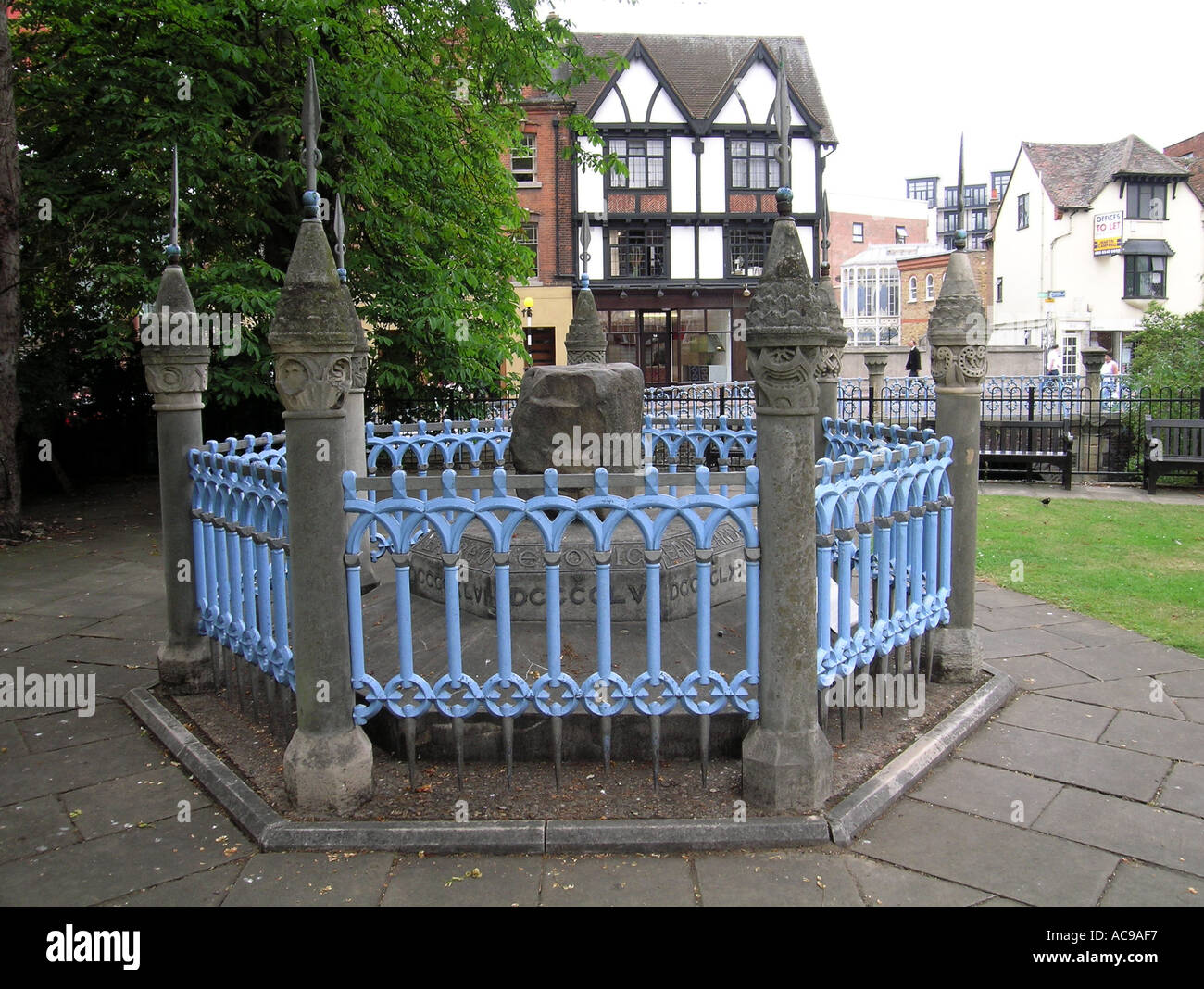 Coronation stone -Fotos und -Bildmaterial in hoher Auflösung – Alamy