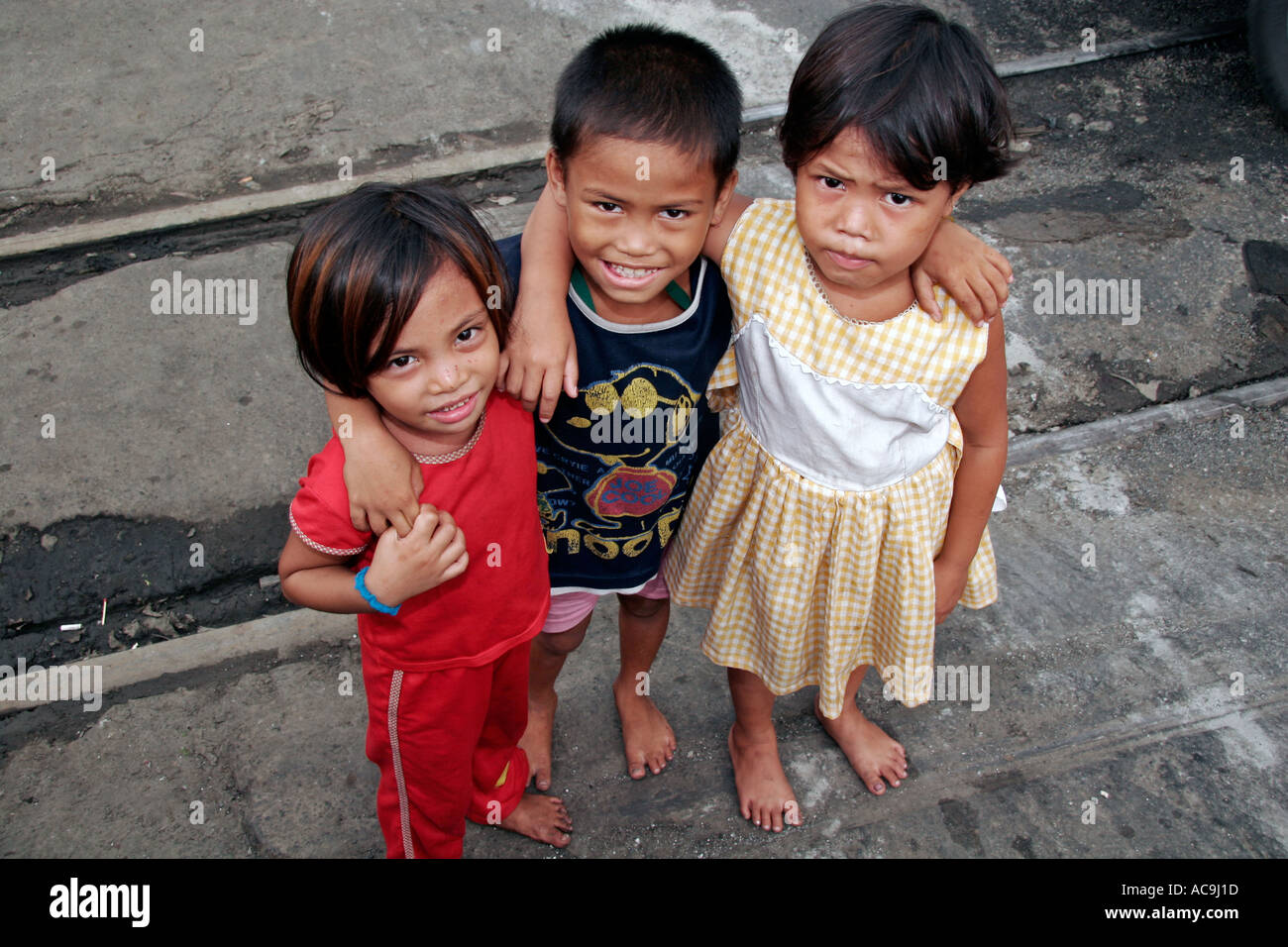 Slum kid manila -Fotos und -Bildmaterial in hoher Auflösung – Alamy