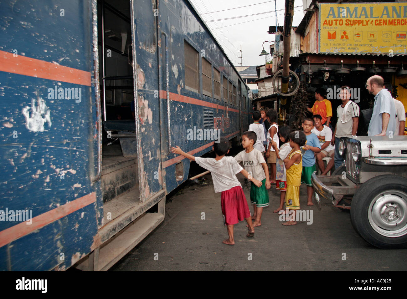 Slum Housing Manila Philippines Stockfotos und -bilder Kaufen - Seite 2 ...