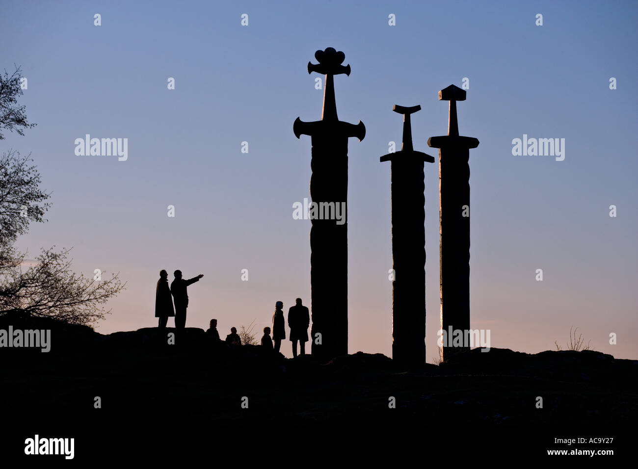 Das schwert im stein -Fotos und -Bildmaterial in hoher Auflösung ...