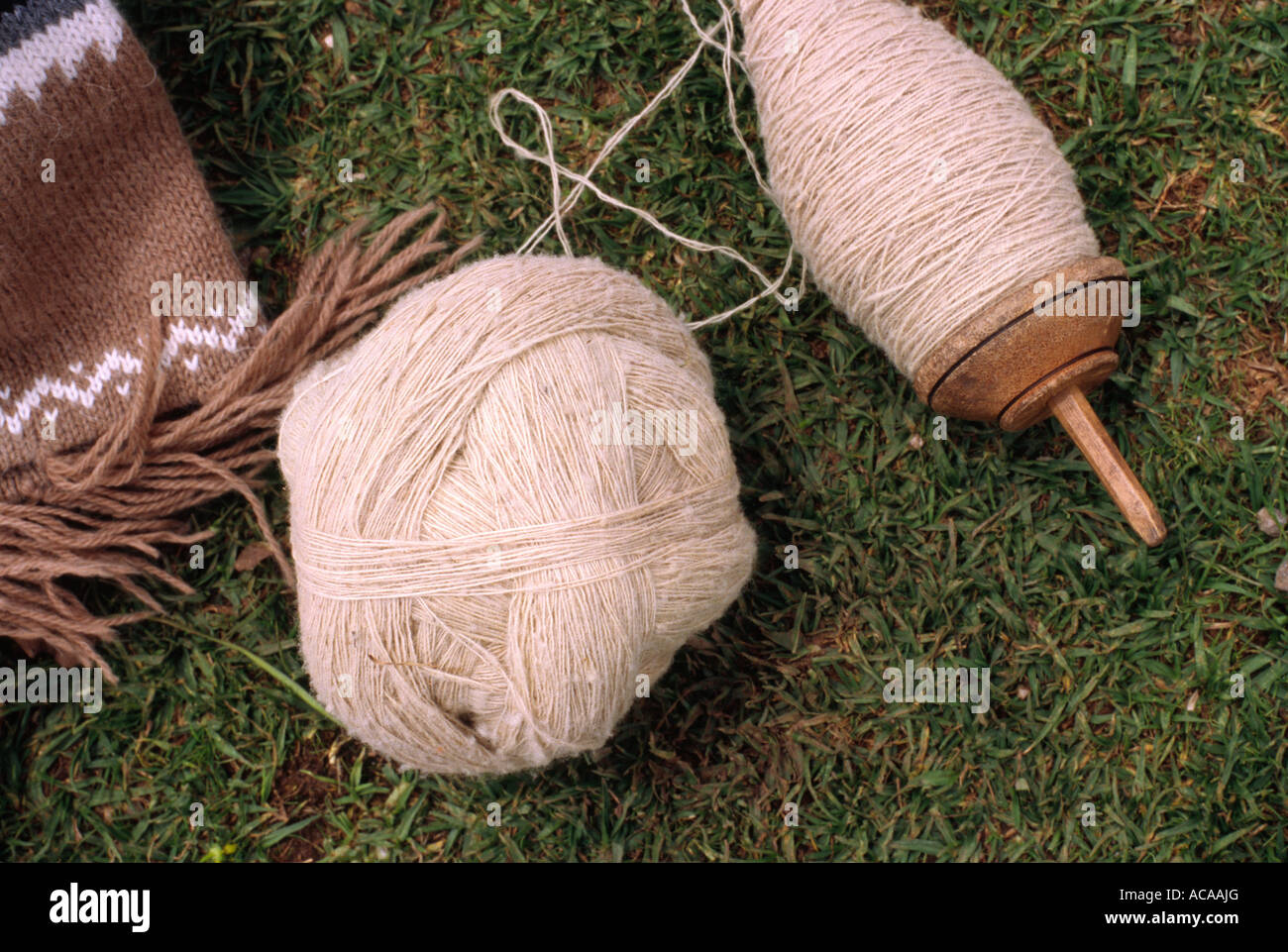 Wolle Spindel - Chinchero, Urubamba, PERU Stockfotografie - Alamy