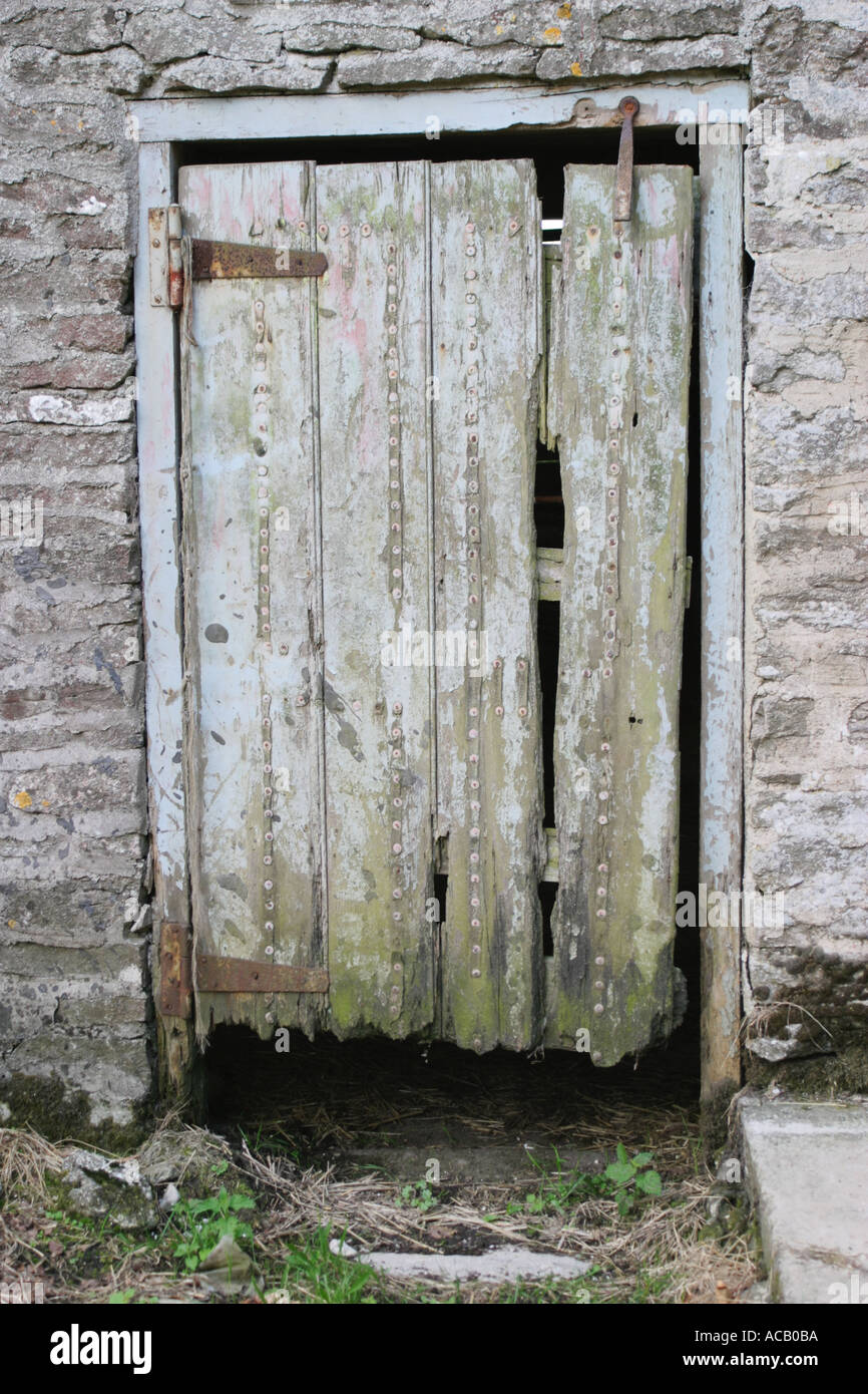 Altes scheunentor -Fotos und -Bildmaterial in hoher Auflösung – Alamy
