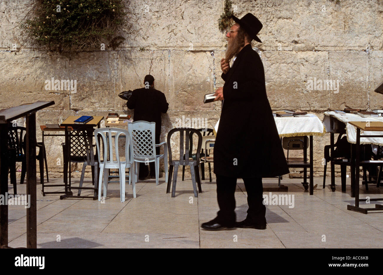 Orthodoxe Juden an das Jammern Wand Jerusalem Stockfotografie - Alamy