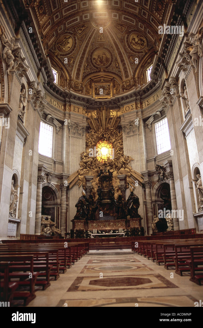 Hochaltar in der st petersbasilika -Fotos und -Bildmaterial in hoher ...