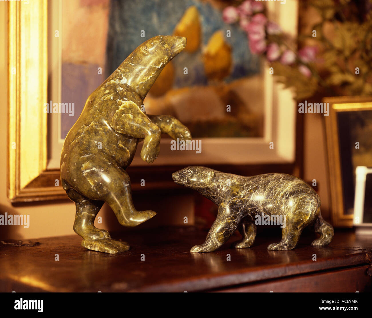 Polar bear sculpture inuit -Fotos und -Bildmaterial in hoher Auflösung – Alamy