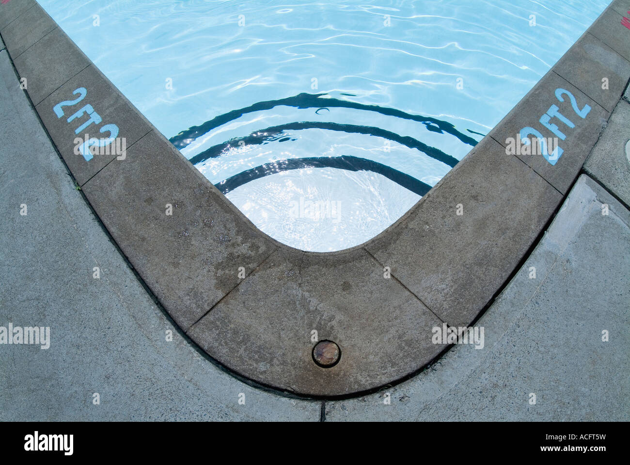 Exit to swimming pool -Fotos und -Bildmaterial in hoher Auflösung – Alamy
