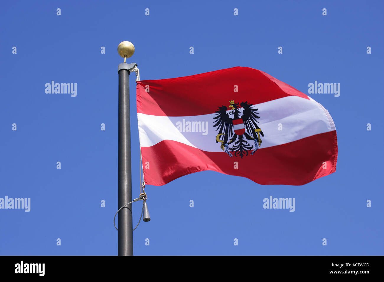 Oesterreich flagge -Fotos und -Bildmaterial in hoher Auflösung – Alamy