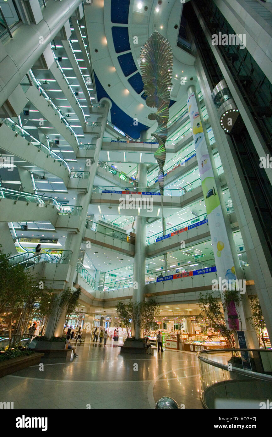 Multi level atrium -Fotos und -Bildmaterial in hoher Auflösung – Alamy