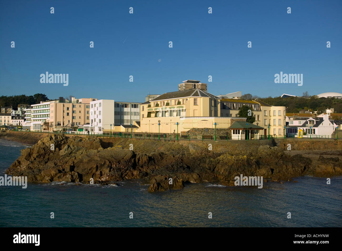 St helier beach jersey kanalinseln -Fotos und -Bildmaterial in hoher ...
