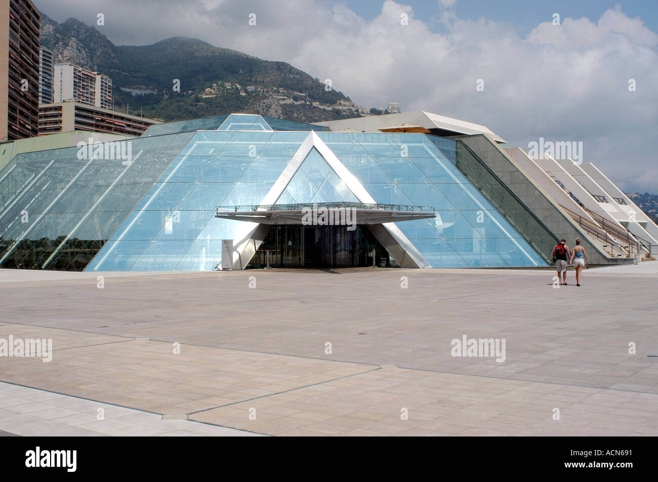 Grimaldi forum monaco -Fotos und -Bildmaterial in hoher Auflösung – Alamy