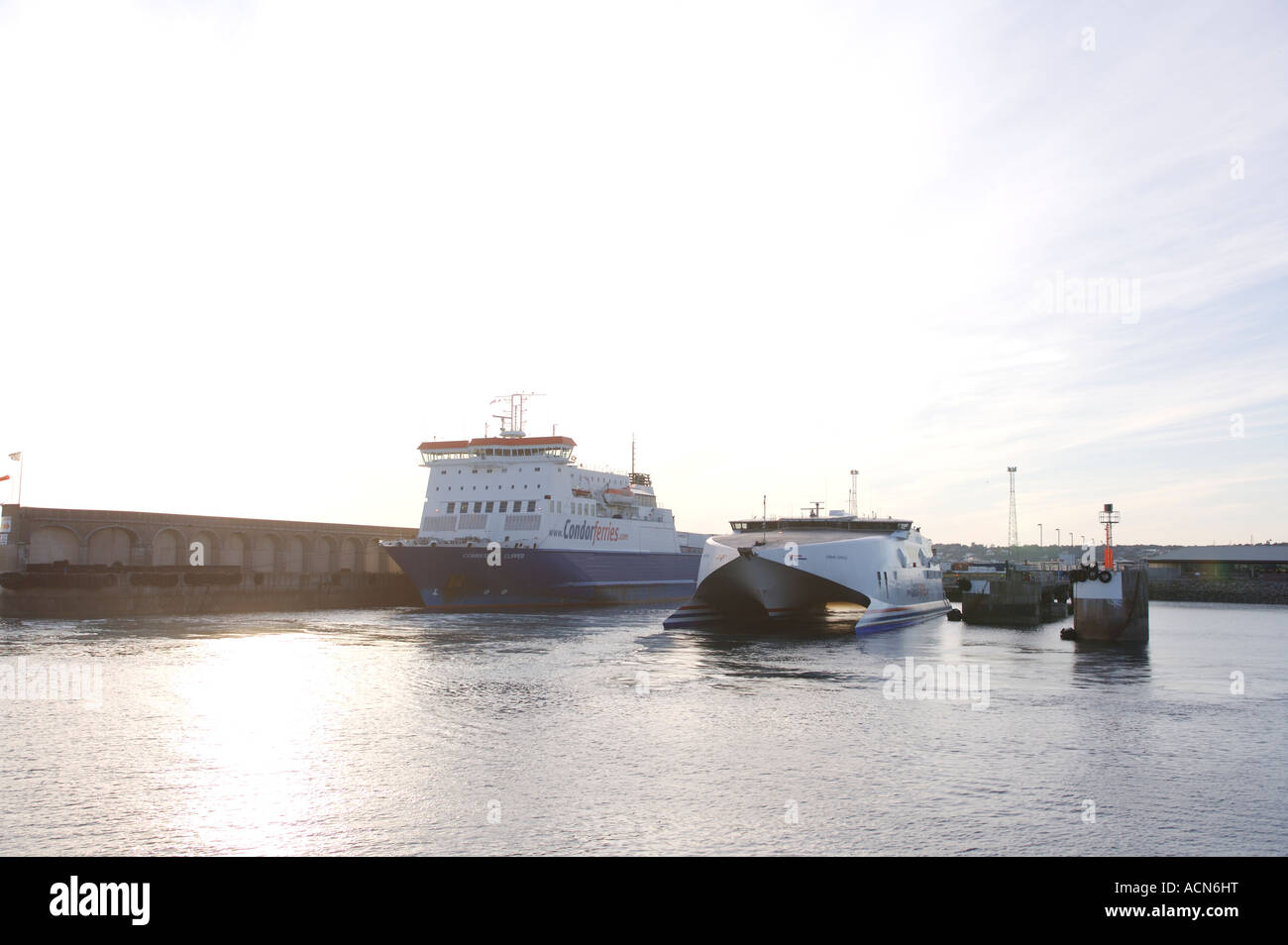 Schiffe am Elizabeth terminal Jersey Channel Islands Stockfotografie ...