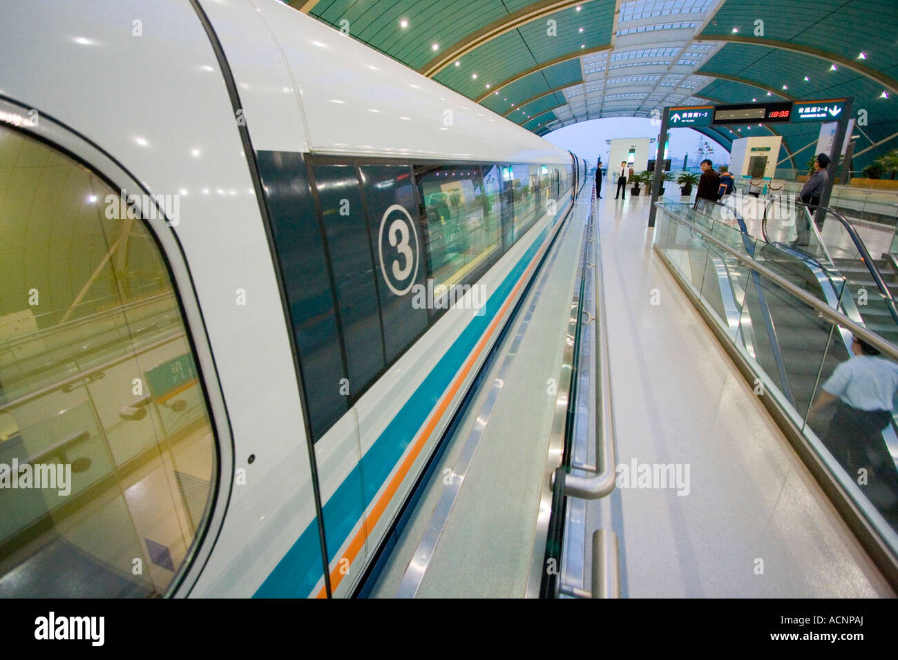 Shanghai magnetschwebebahn -Fotos und -Bildmaterial in hoher Auflösung – Alamy