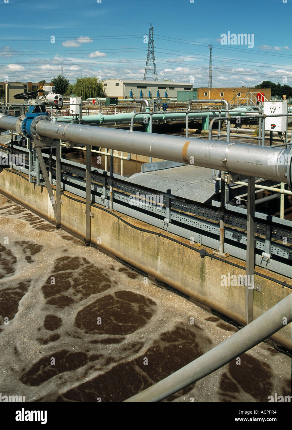 Reinforced concrete water tank -Fotos und -Bildmaterial in hoher Auflösung – Alamy