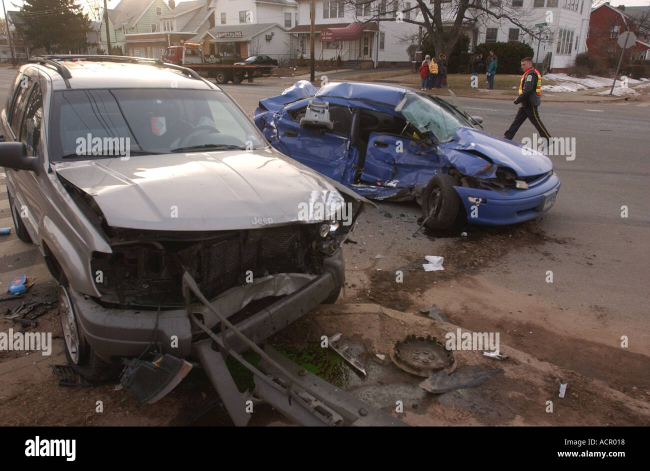 Crashed car accident -Fotos und -Bildmaterial in hoher Auflösung – Alamy