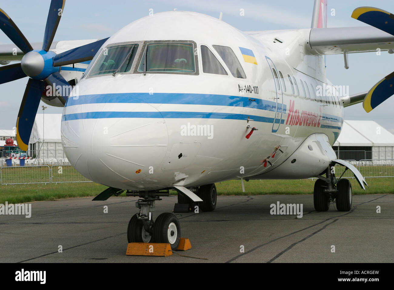 Antonov An 140 Stockfotos und -bilder Kaufen - Alamy