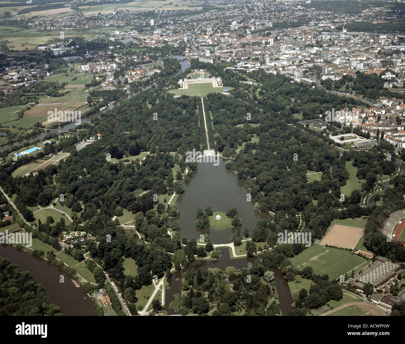 Fulda-Fluss mit Park, Orangerie und Karlswiese, Hessenkampfbahn im ...