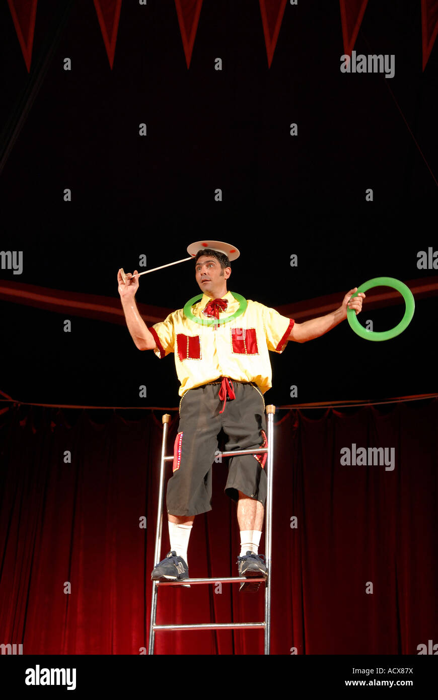 Acrobat ring -Fotos und -Bildmaterial in hoher Auflösung – Alamy