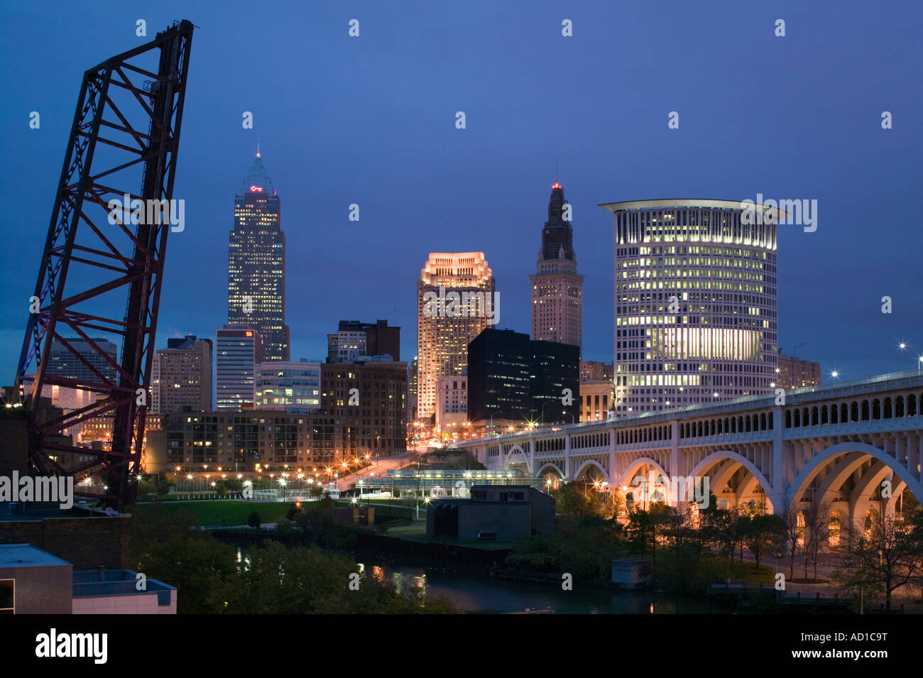 Cleveland ohio skyline bei nacht -Fotos und -Bildmaterial in hoher ...